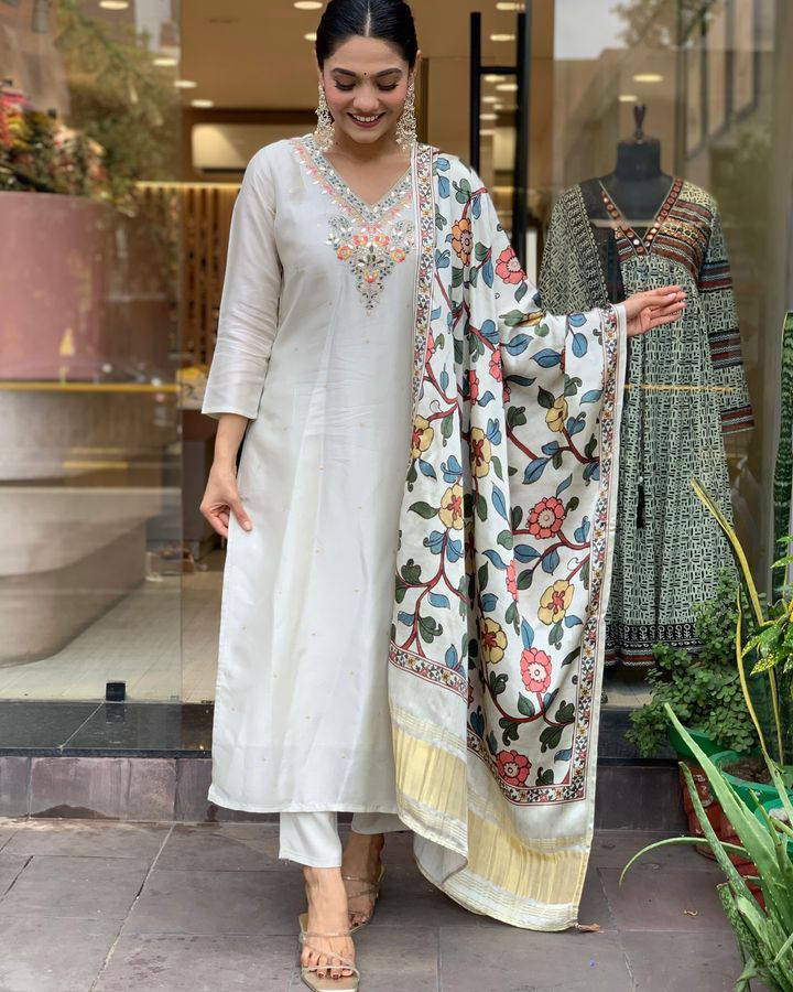 Women's Off White Viscose Chanderi Embroidery Worked V Shape Kurta Set ...
